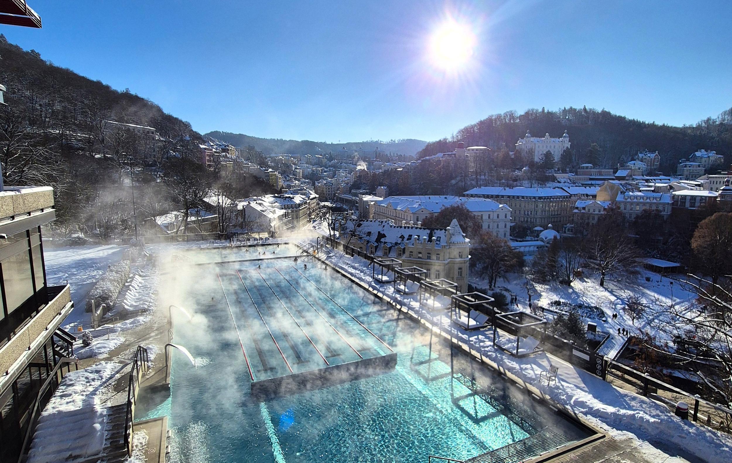 To the Thermal pool in every season | Karlovy Vary Region Card